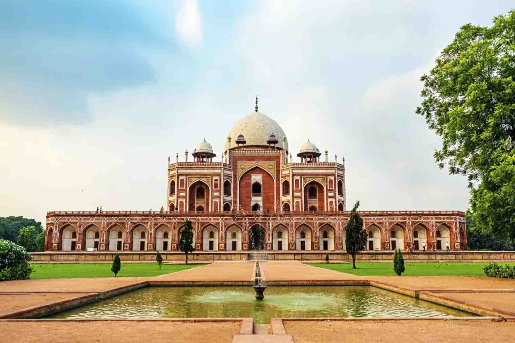 10 Best Places to Visit in Delhi With Friends and Family