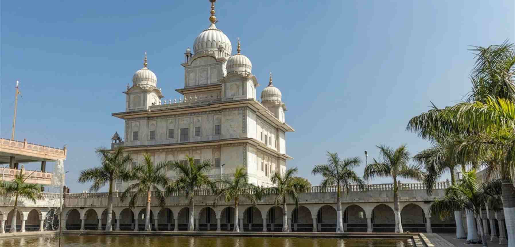 19 Best Places to Visit in Gwalior: Fort to Palaces!