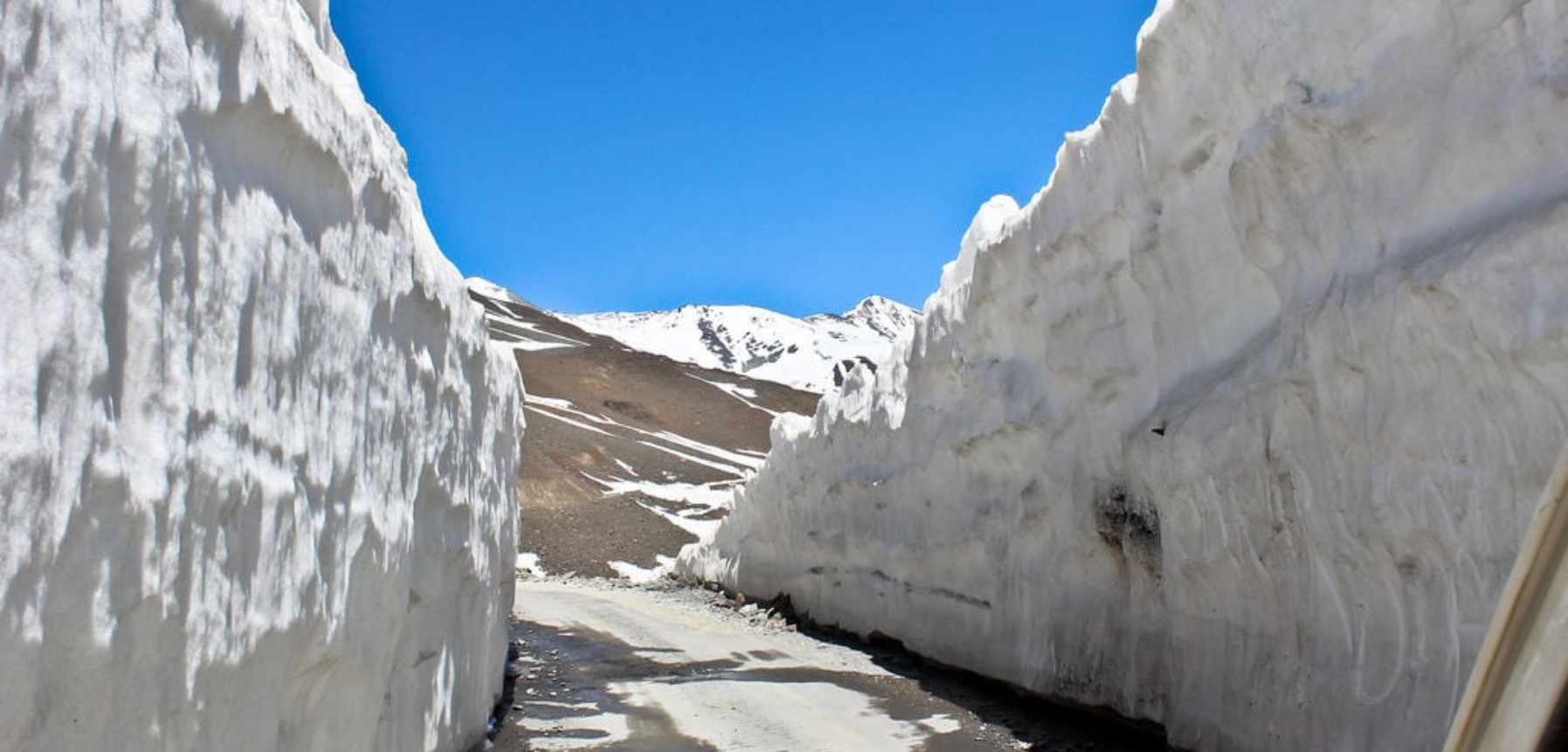 Rohtang Pass Manali: Snow, Permits & Travel Guide 2026